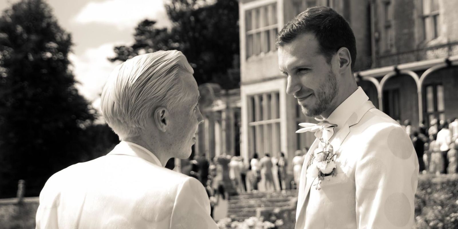 Tom And Jamie Wedding The Walking Dead's Tom Payne Marries Jennifer
